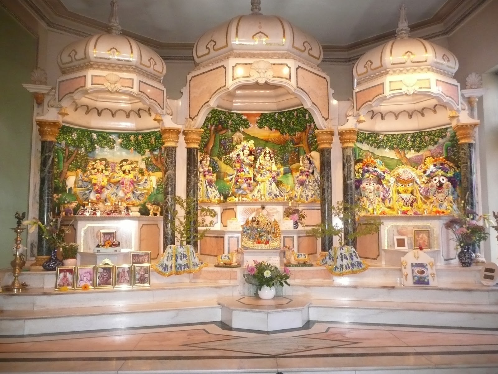 Nimrita en haar spirituele pad: Radhadesh - op een ander z’n eiland