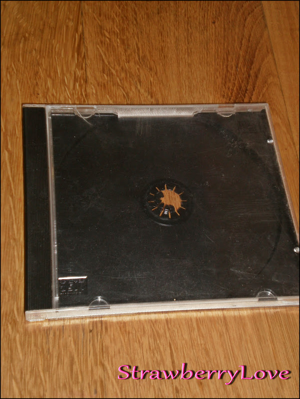 Strawberry Love by Reny: DIY CD Case Makeup Palette