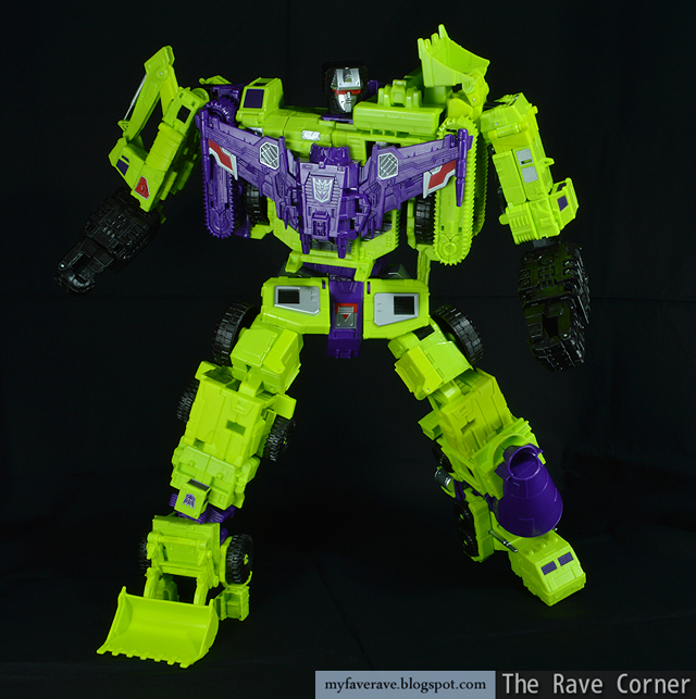 The Rave Corner: Transformers Combiner Wars Titan Class Devastator Review