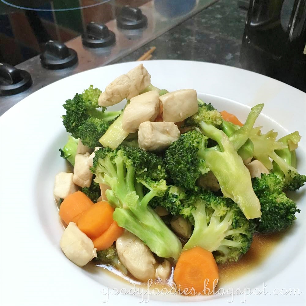 GoodyFoodies: Recipe: Stir fried chicken with broccoli and carrots