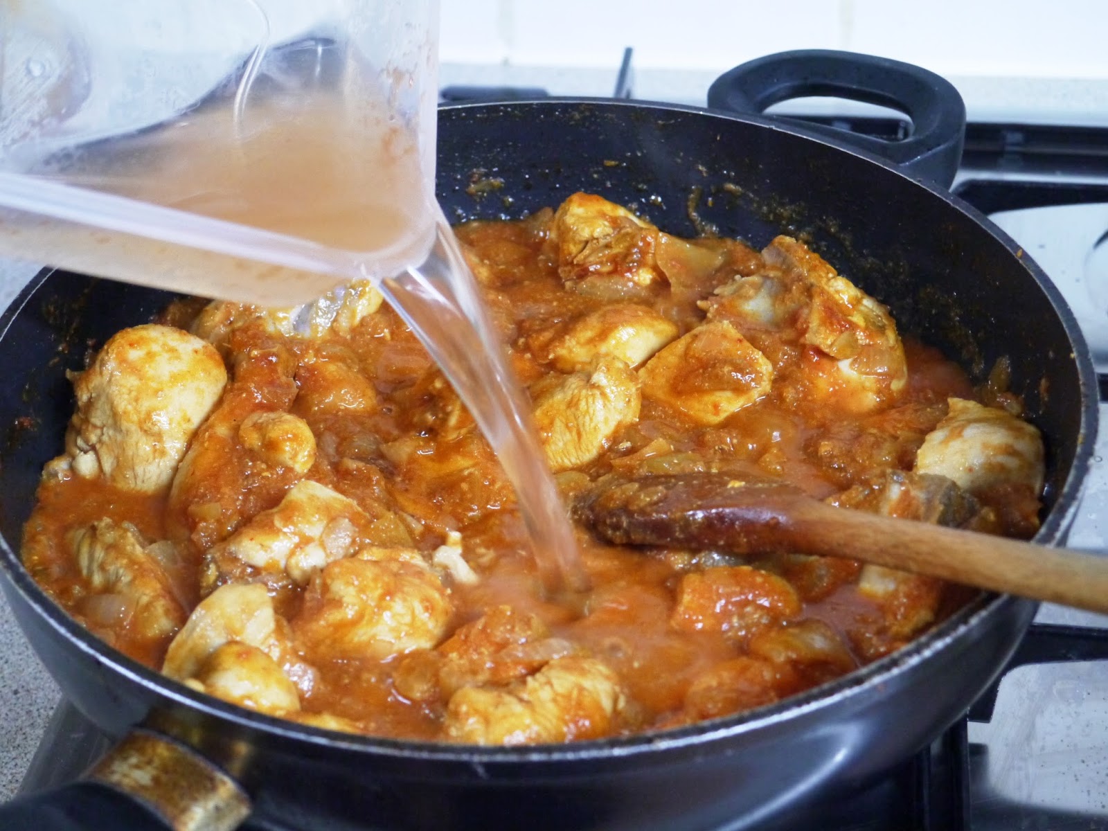 This Muslim Girl Bakes: Chicken Madras.