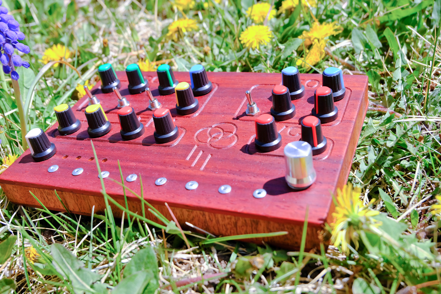 MATRIXSYNTH: Rainy Day Instruments Nimbus: Digital Polyphonic Synthesizer