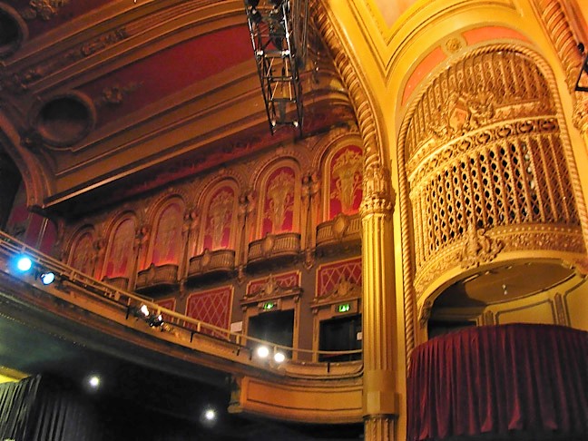 San Francisco Theatres: The Warfield Theatre: interior