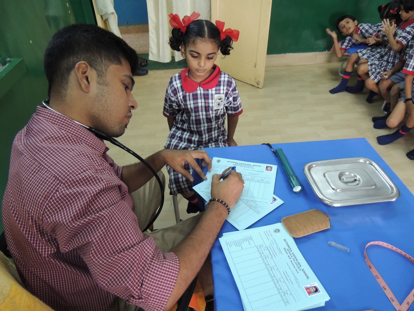 Kendriya Vidyalaya, Adoor(I): Students Medical Check-up in Vidyalaya