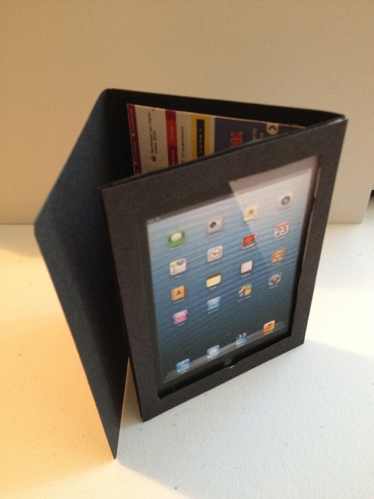 Crafty Cakes and Cards: Mini ipad birthday card