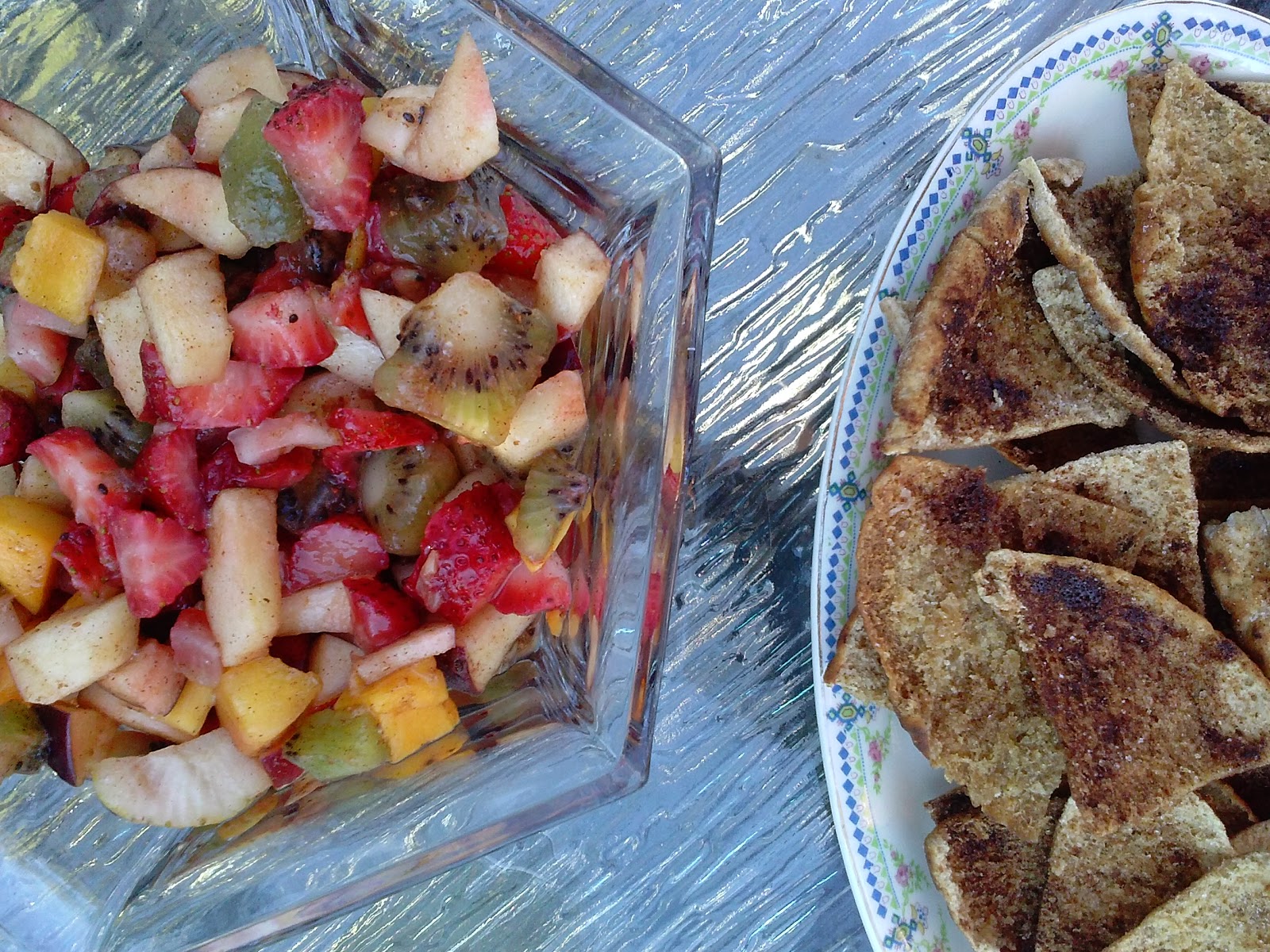 Danielle's Heartfelt Home : Fruit salsa with cinnamon sugar pita chips ♥