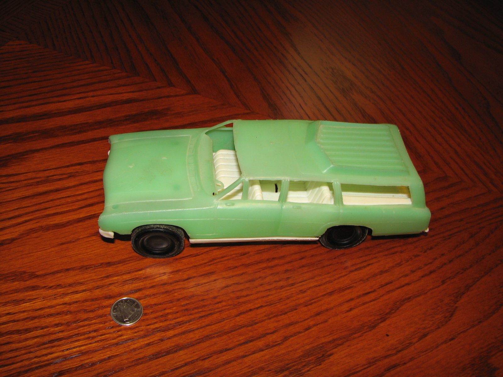 Memories Of The Past: JUST A VINTAGE PLASTIC TOY STATIONWAGON---1960's