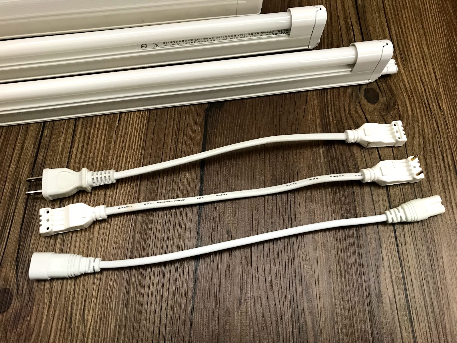 苗爸車庫: [開箱] 飛利浦 PHILIPS TCH086 T5 28W 層板燈