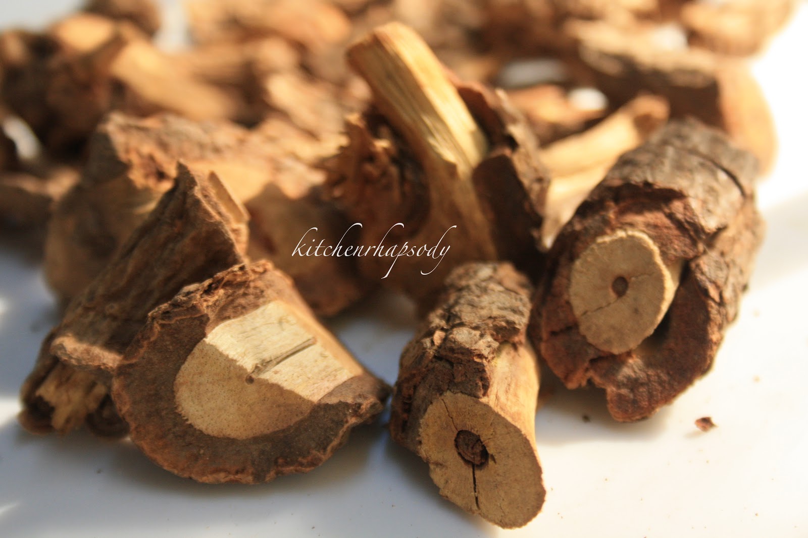 KITCHEN RHAPSODY: Homemade Nannari Syrup, Nannari Sherbet And Nannari ...