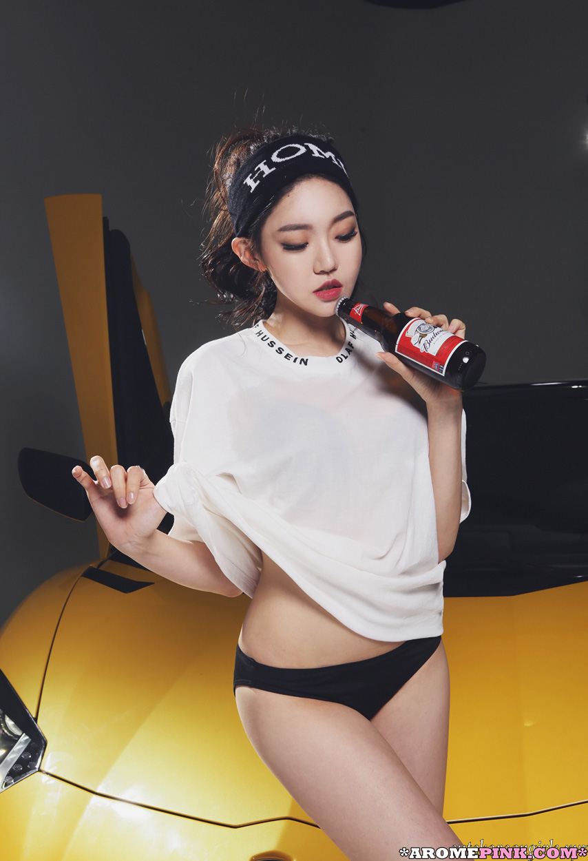 Park Eunsol - Hot posing with a lamborghini | AromePink