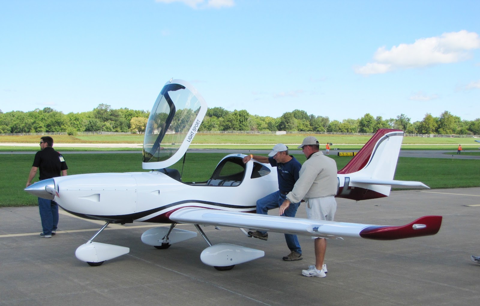 The Aero Experience: Arion Lightning LSA Well Represented at Midwest ...