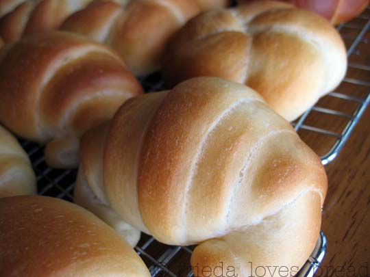 Frieda Loves Bread: 5 Favorite Dinner Roll Shapes
