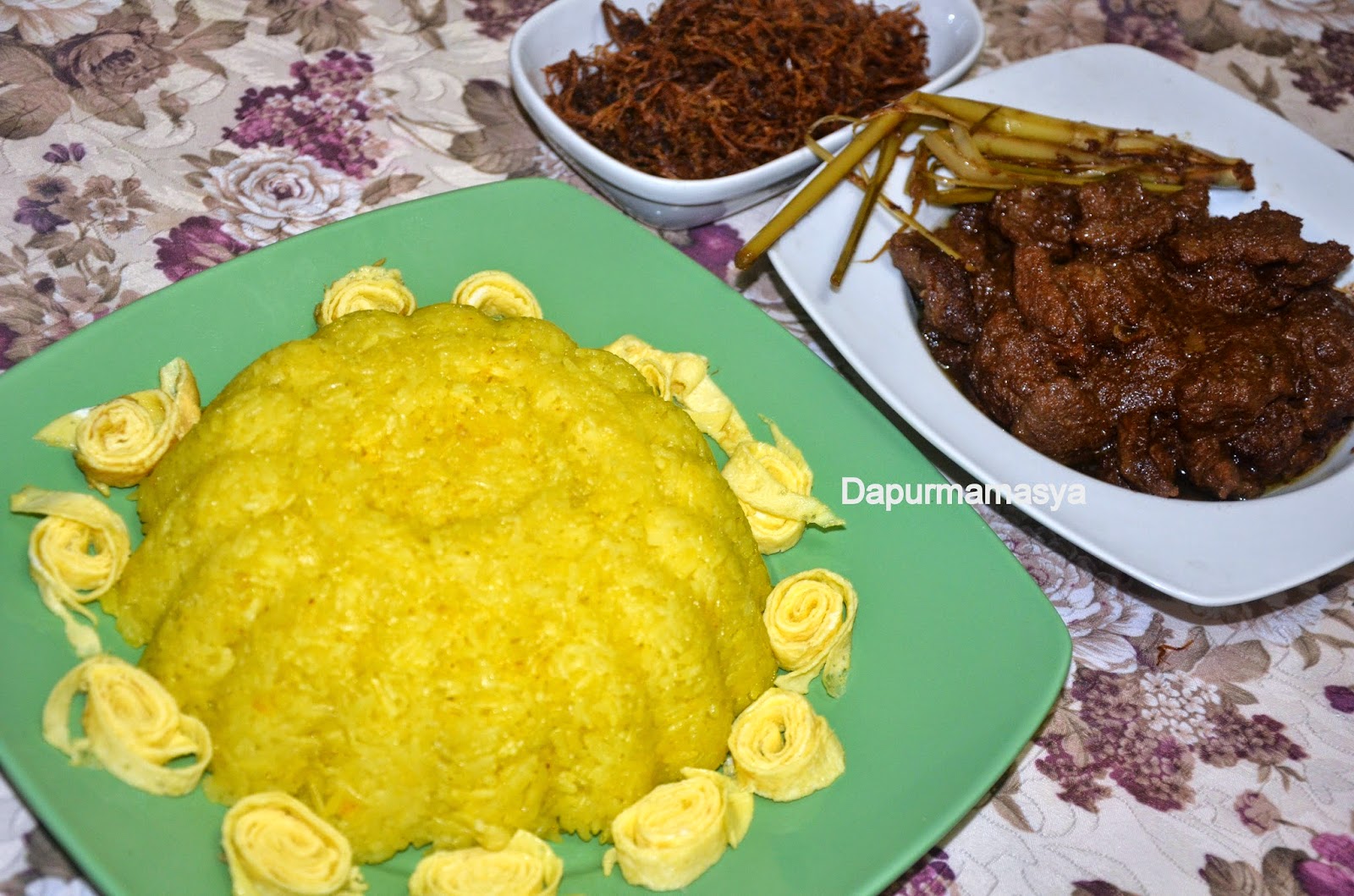 Dapur Mamasya: Pulut Kuning & Rendang Hitam Daging