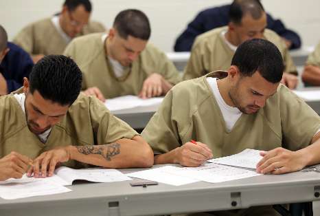 La cárcel en España: COMPARACIÓN Y COMENTARIOS DE LAS ENTREVISTAS