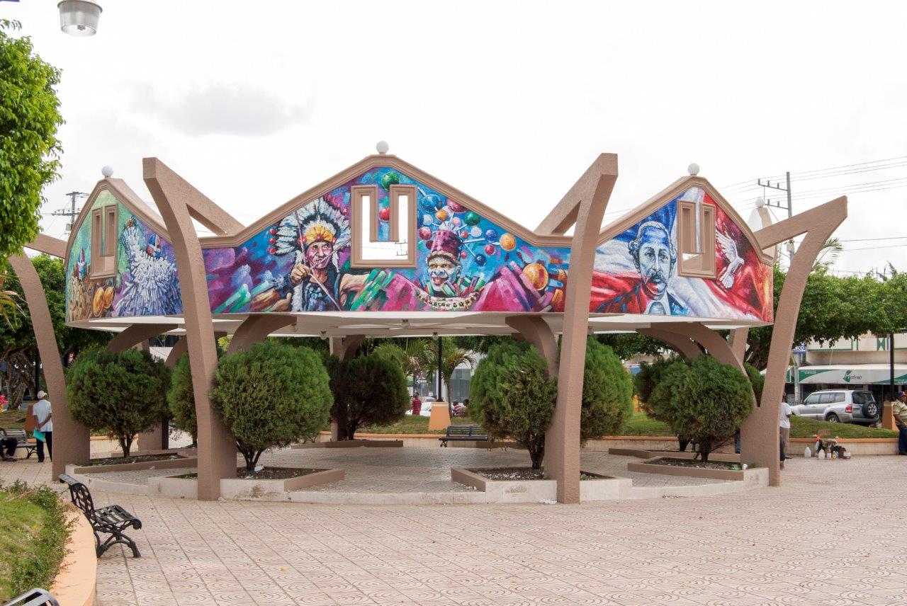 RESPLANDOR.COM.DO: Remozan Parque Duarte y Club Mudebac en Cotuí