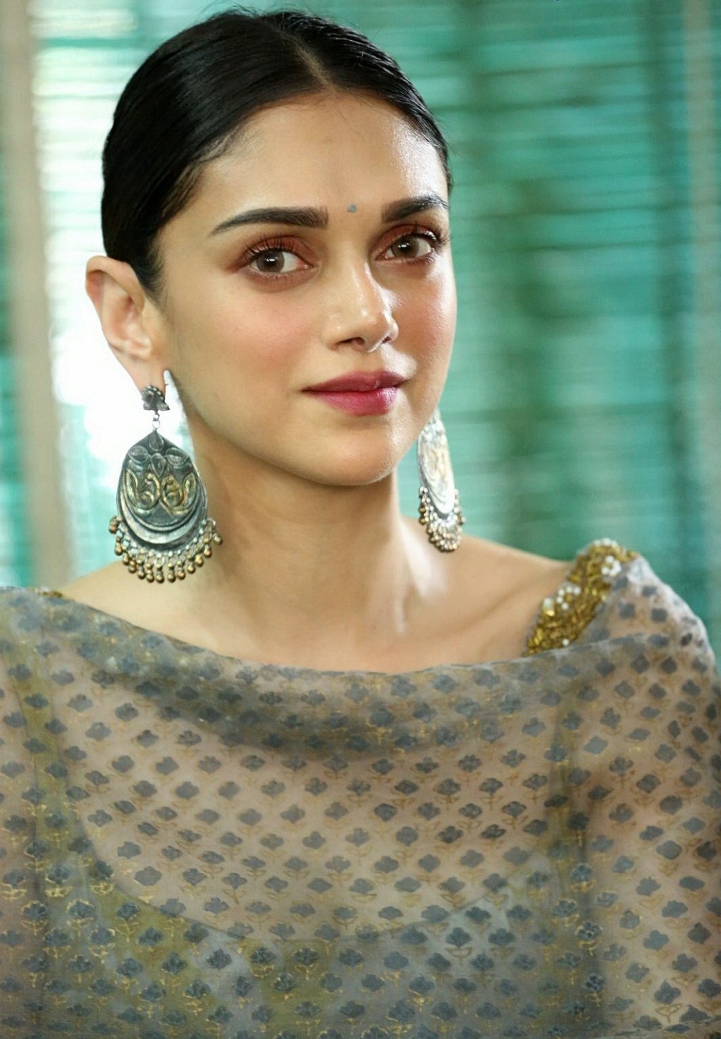 DESI ACTRESS PICTURES: Aditi Rao Hydari Looks Gorgeous At Telugu Film ...