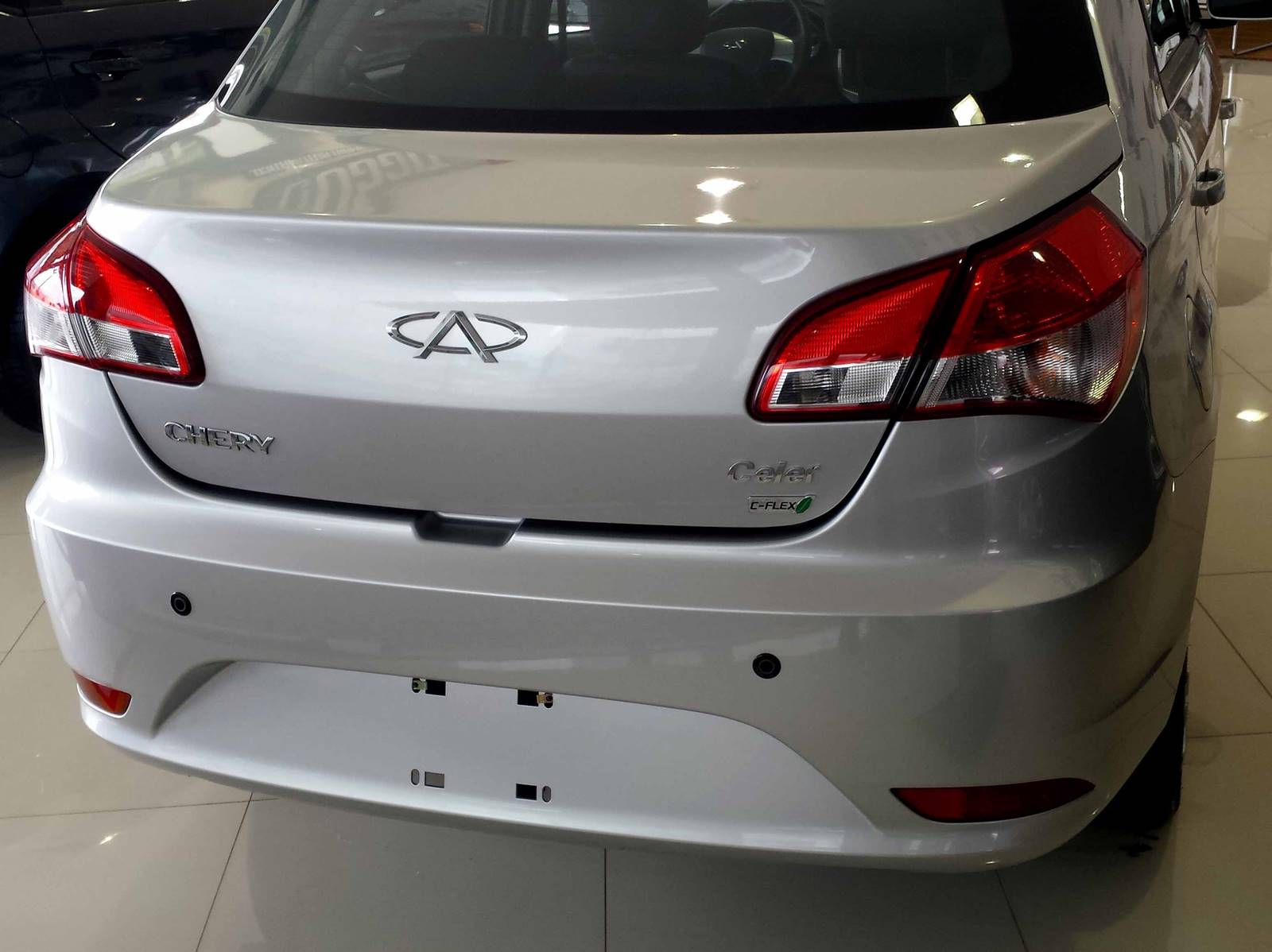 Chery Celer: qual a melhor opção - Hatch ou Sedan? vídeo