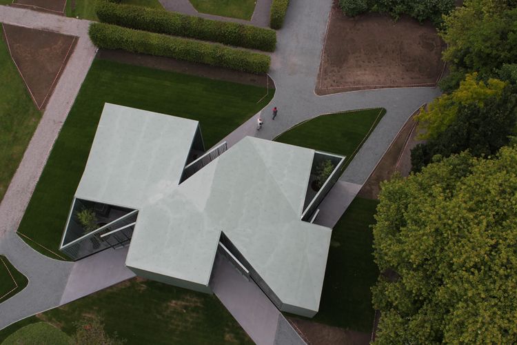 Robbrecht and Daem – a f a s i a