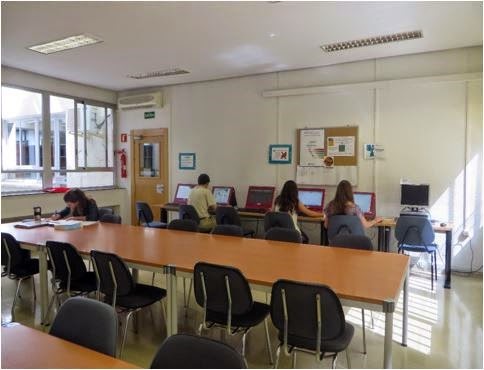 Introducción a la Biblioteca de Económicas y sus servicios para el PAS ...