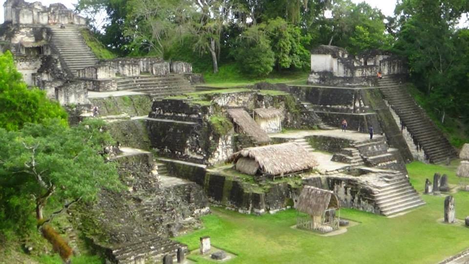 Literatura y algo màs de Cultura...: Sitio Arqueológico de Tikal