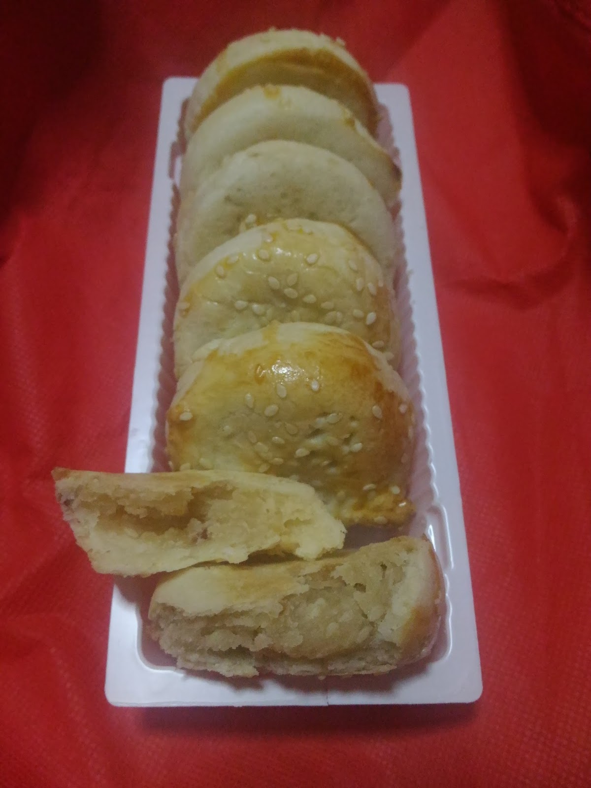 Cienanigans: F&D | Goldilocks Pork Hopia