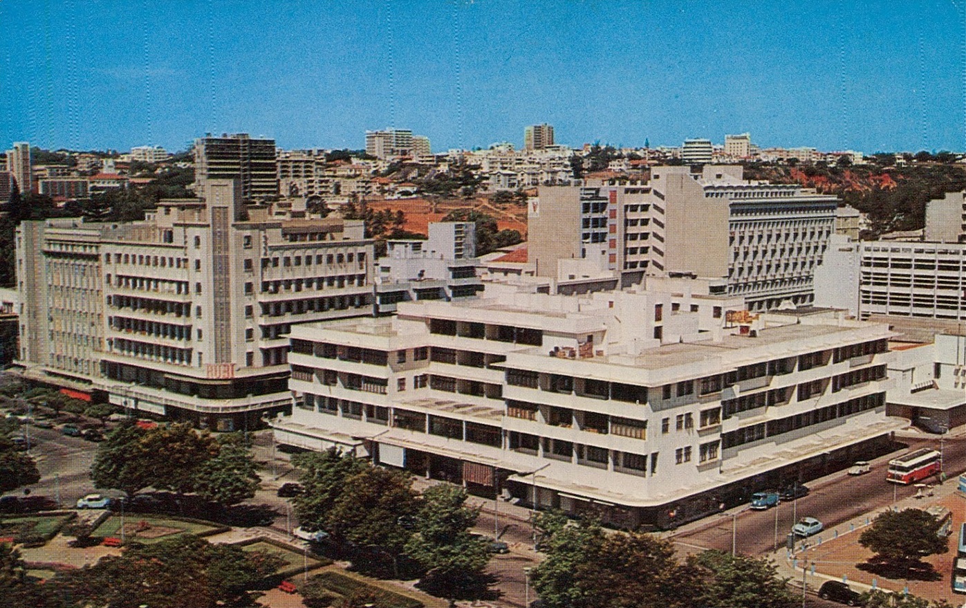 Fotos da cidade com machimbombos clássicos - diversos locais da Baixa