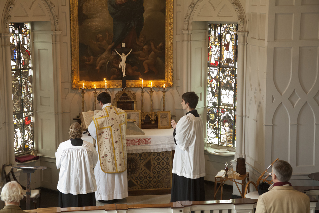 New Liturgical Movement: Mass in the Private Chapel of Milton Manor House