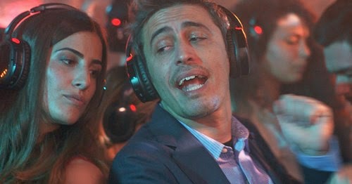 Pubblicità TIM: Pif alla scoperta della "Silent Disco"