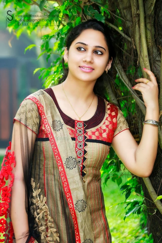 LiveGlitz: Mia George Photoshoot