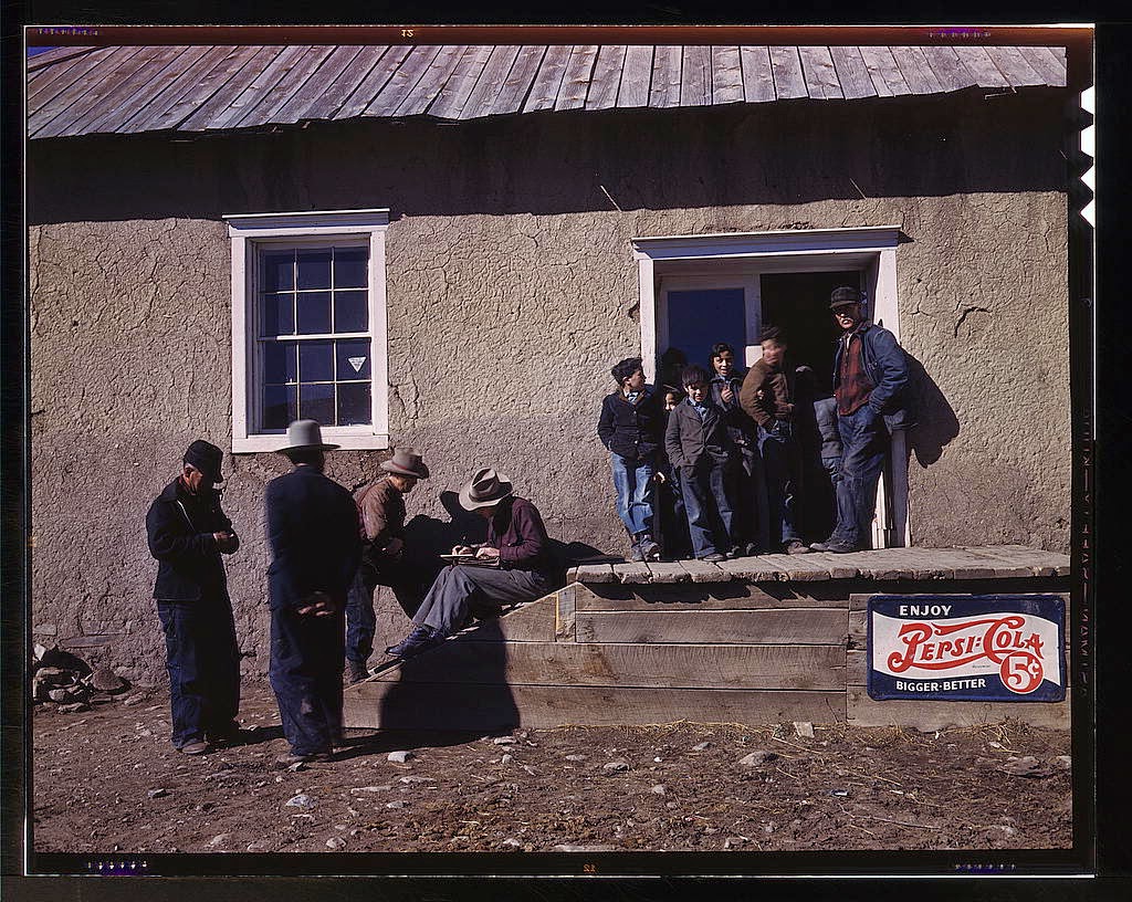 50 Amazing Color Photographs That Capture Everyday Life in the United ...