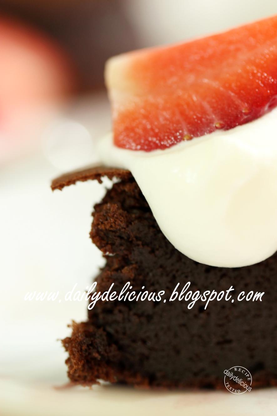 dailydelicious thai: Flourless chocolate mini cake: Darkness on my plate!