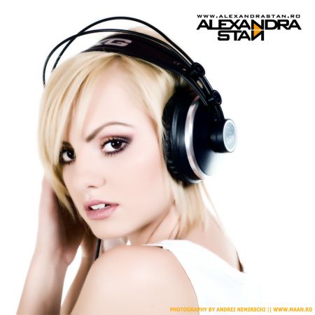 Stars-Files: Alexandra Stan New single