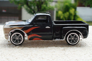 HWCustom: Custom '69 Chevy pick up - (2006 Red Line Series)