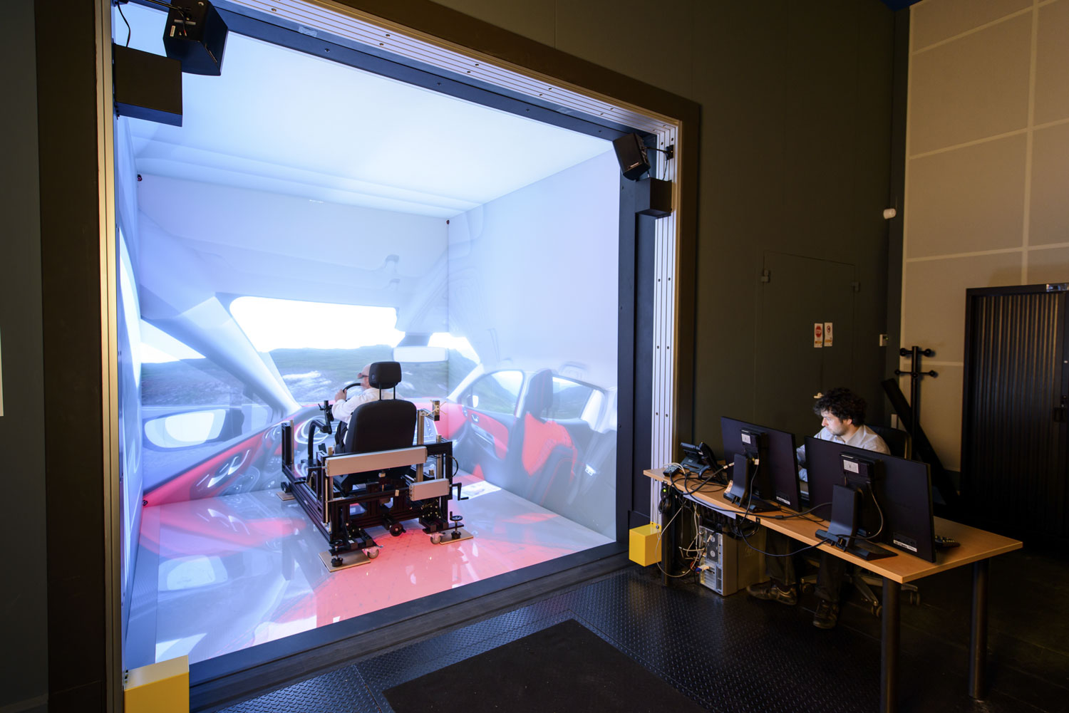 Voiture du Futur: Renault dispose désormais du meilleur simulateur 3D ...