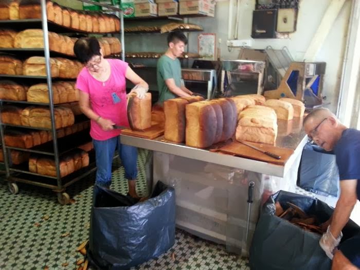 Blog To Express: Unbranded, No-frills Bread