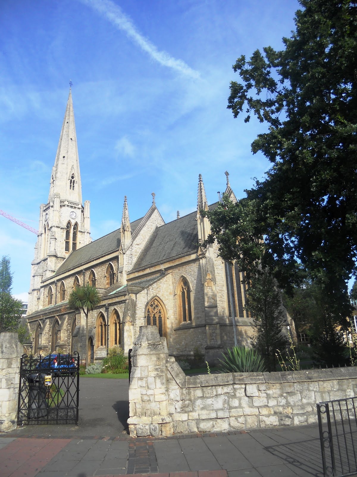 Patrick Comerford: Two contrasting Anglican churches in Ealing