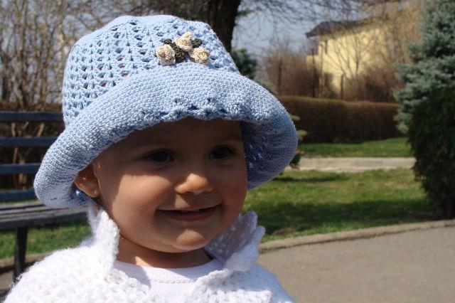 Crosetate,pentru copii...: Caciulite