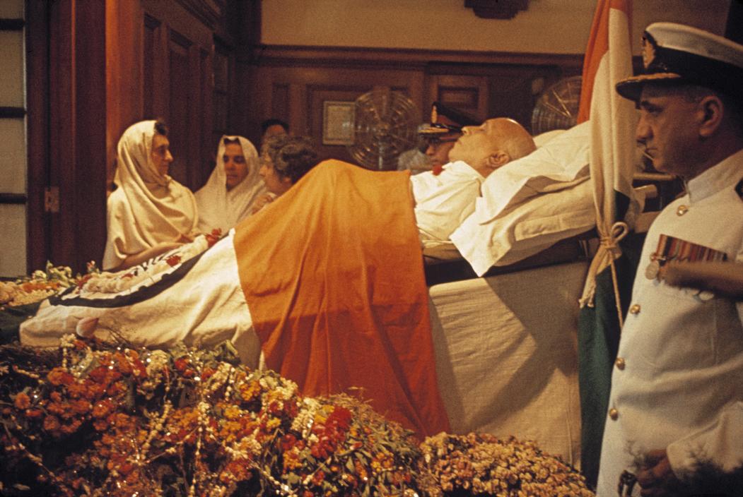 Rare Photos Of Jawaharlal Nehru Funeral Procession - MERE PIX