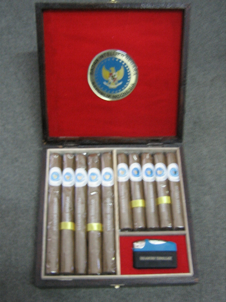 NaOogst Cigar "Cerutu Jember Mendunia"