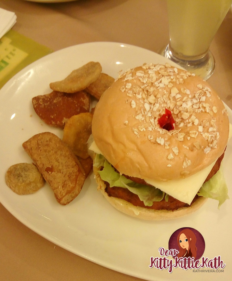 Pinoy-style Snack to the Max with The Max's Classic Chicken Burger ...