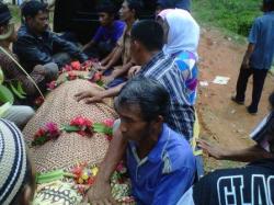 KISAH TUTUP USIA ORANG TERTINGGI DI INDONESIA