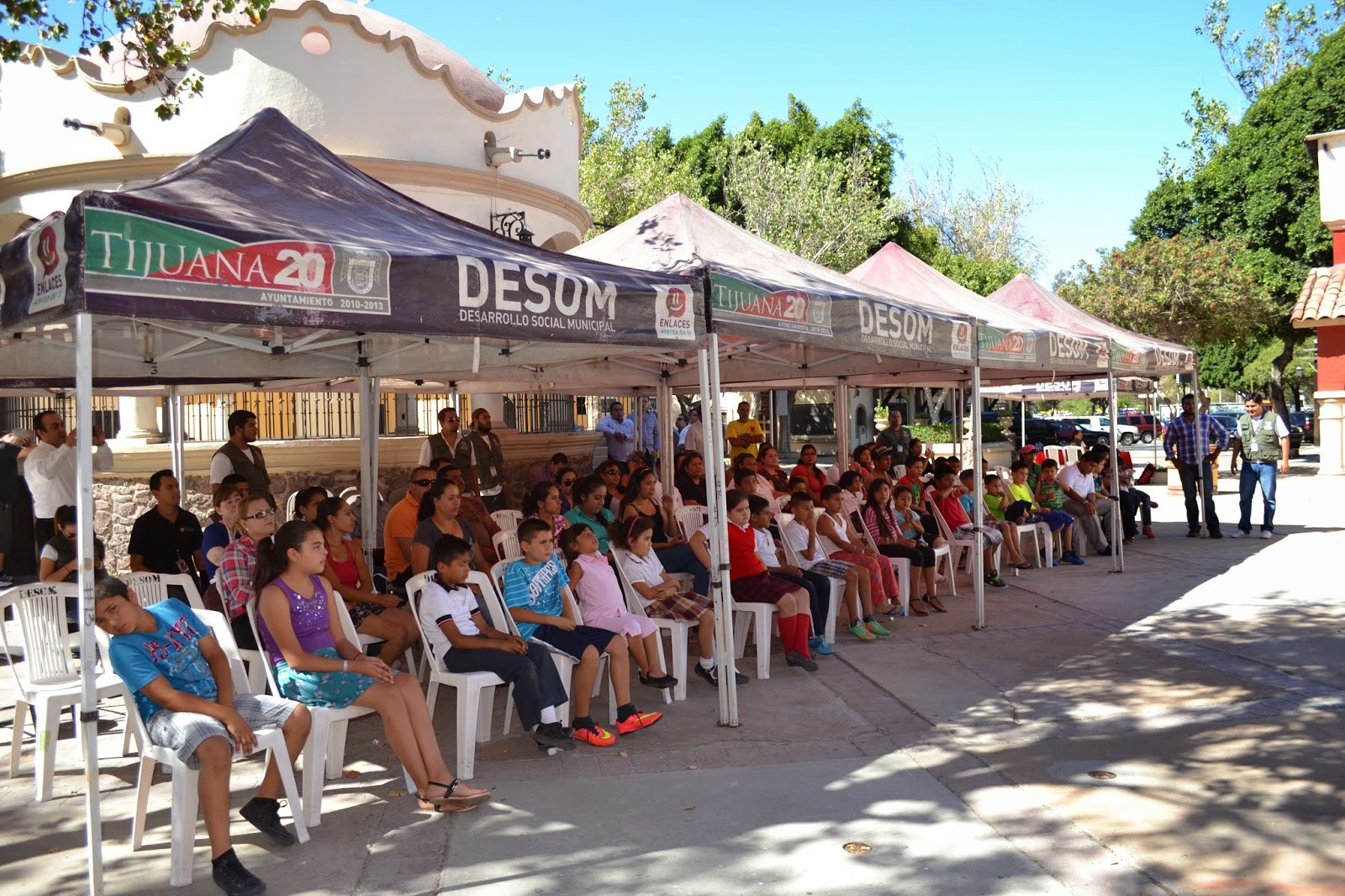 NOTILIBRE TIJUANA, por la libertad de informar.: Entrega DESOM mochilas a hijos de trabajadores ...