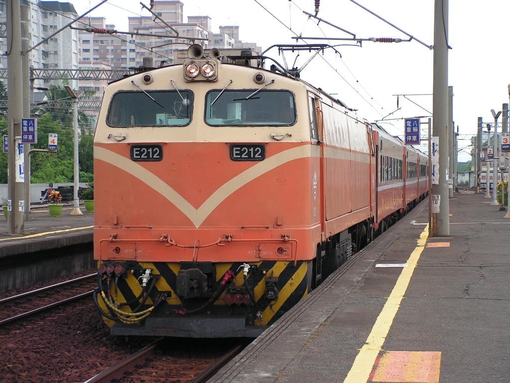 This Is Not England, Welcome to Taiwan!: Trains in Taiwan. (slow ...