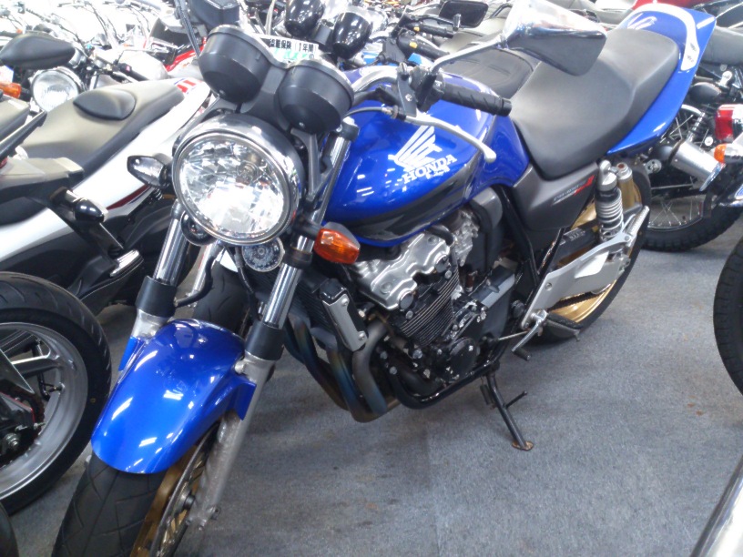 SOXさいたま中央店のブログ: CB400SF－V3 展示中！！ モリワキマフラー！！