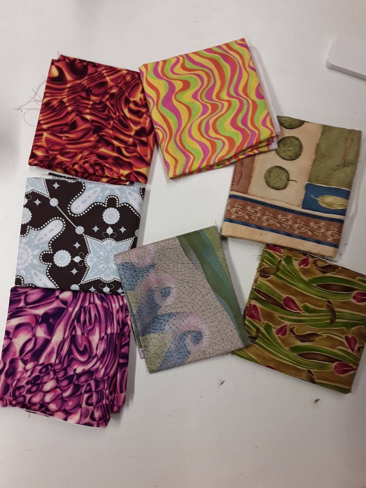 Mrs. Scissors and the s(e)wing of things: Ugly fabric challenge op de BBBee