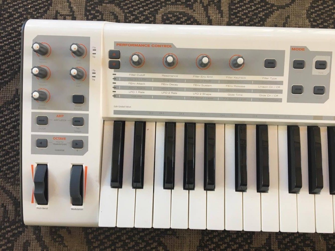 MATRIXSYNTH: M-Audio Venom Synthesizer