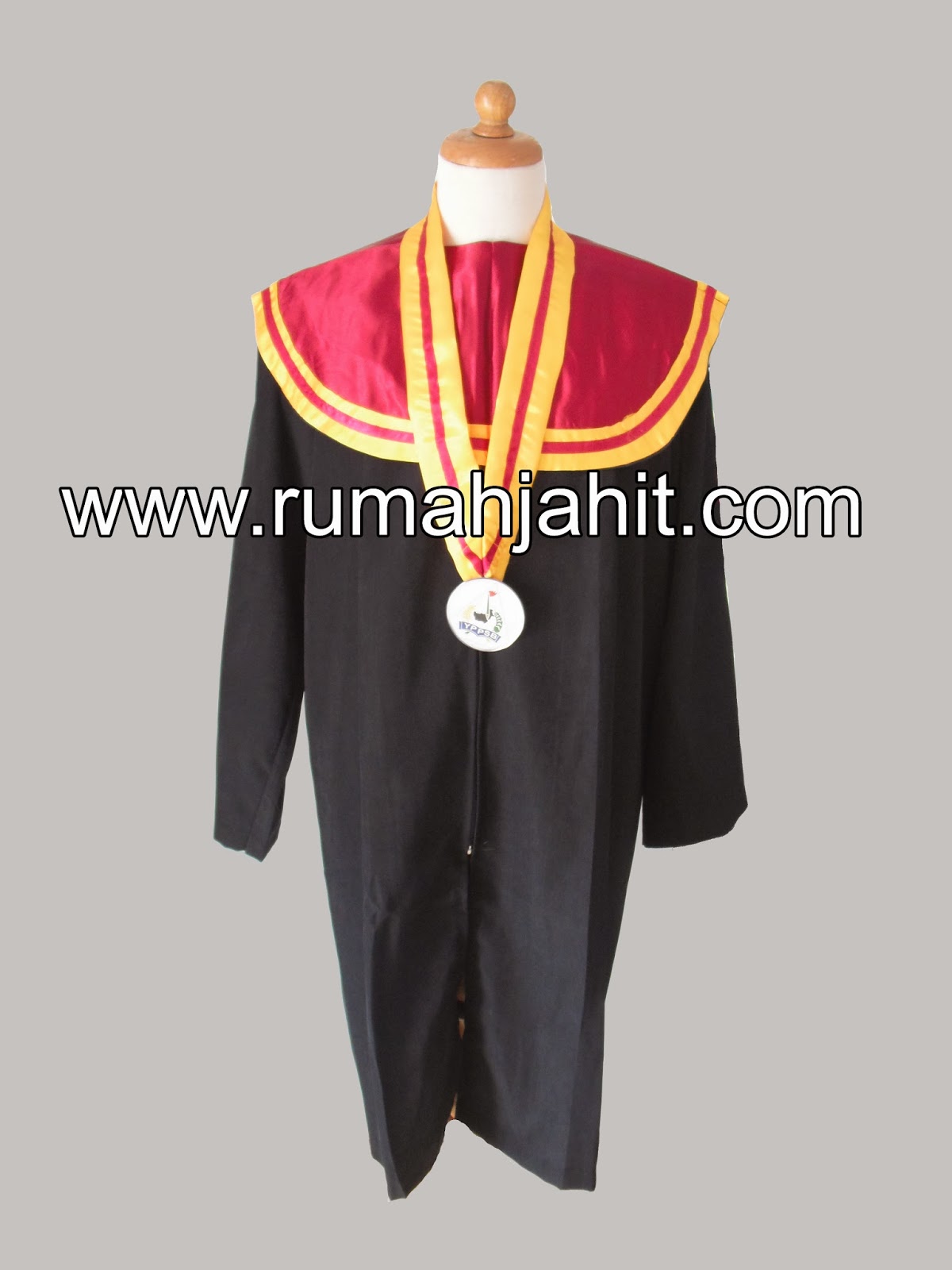 Baju Toga Memilih Dress Untuk Wisuda