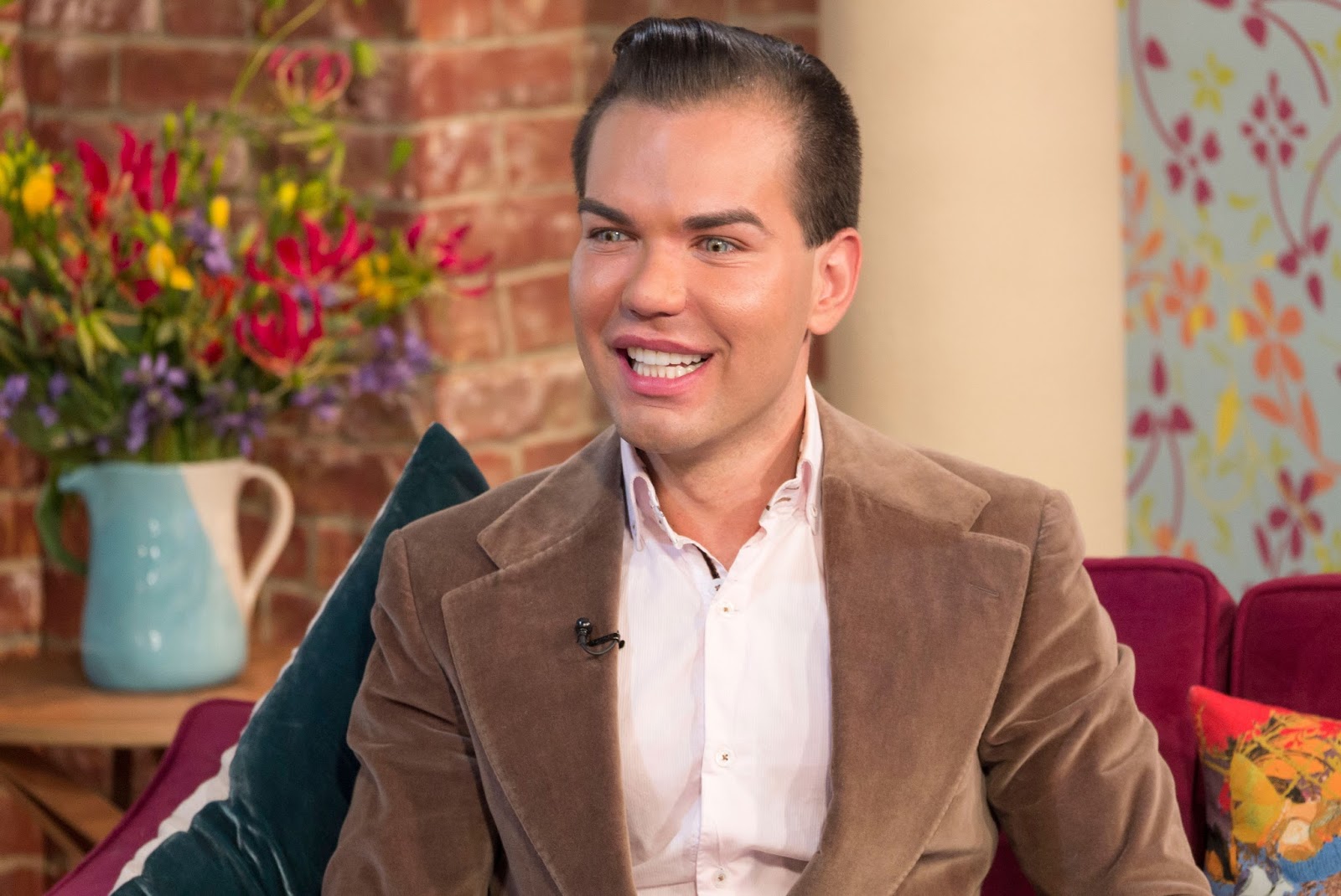 ESC2018: "Ken Humano" Rodrigo Alves quer apresentar a Eurovisão 2018 ...