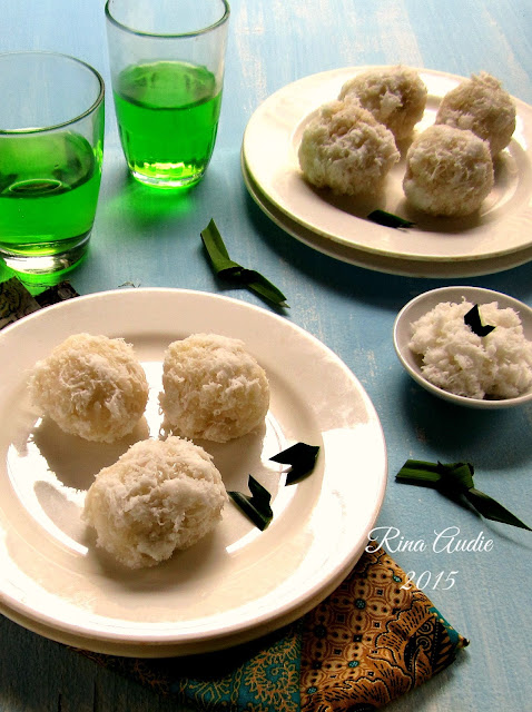 Ketan Urap Isi Pisang - DapurManis