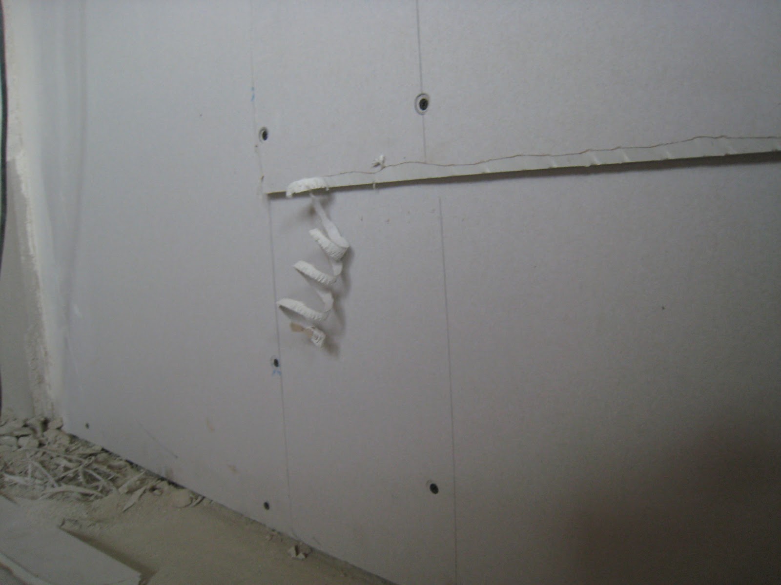 Raituzo namo statybos: Gipso sienų montavimas